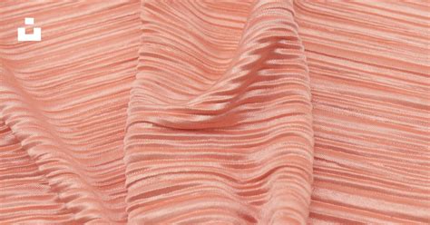 핑크와 화이트 스트라이프 텍스타일 사진 Unsplash의 무료 빨강 이미지