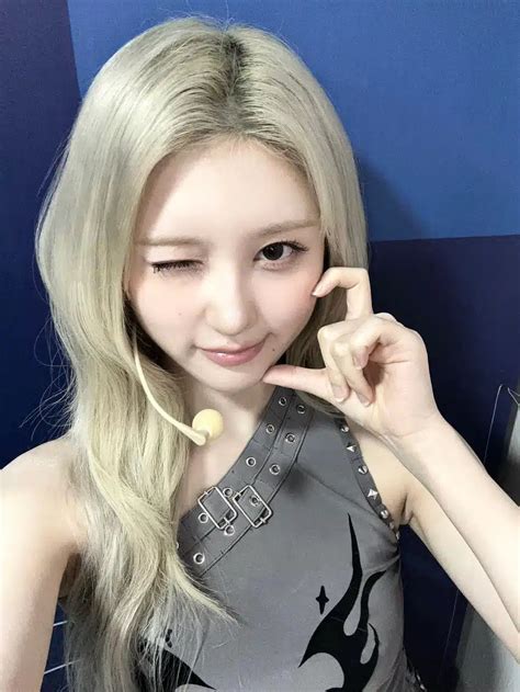 막방 And 1위 기념 귀여운 셀카 올려준 아이브 가을 팬플러스 커뮤니티