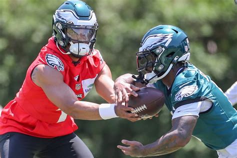 Dandre Swift Adds Receiving Versatility To Eagles Offense