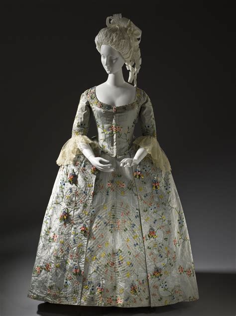 Шёлковое платье на французский манер Robe à La Française вероятно Нидерланды ок 1775 г The