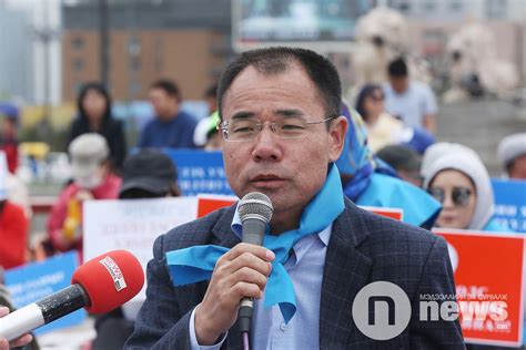 Эмч нар тэмцлийн хурц хэлбэрт шилжиж үсээ хусуулав News Mn