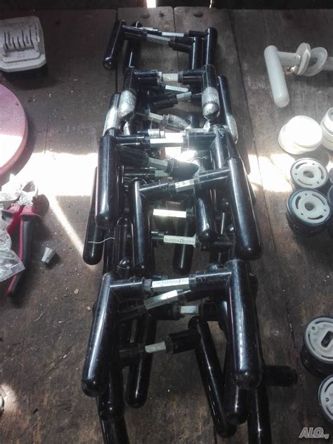 Брави и дръжки за врати Врати дограма щори тенти Ловеч Продавам различни видове бра