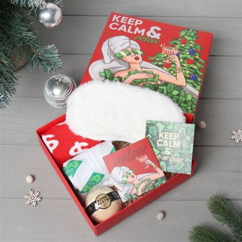 Купить подарочный набор Kaftan Relax 9945824 носки 2 пары маска для сна и бомбочка для ванн в