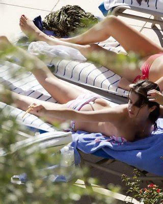 Selena Gomez Fully Naked By The Pool In Miami Porn Pictures Xxx Photos