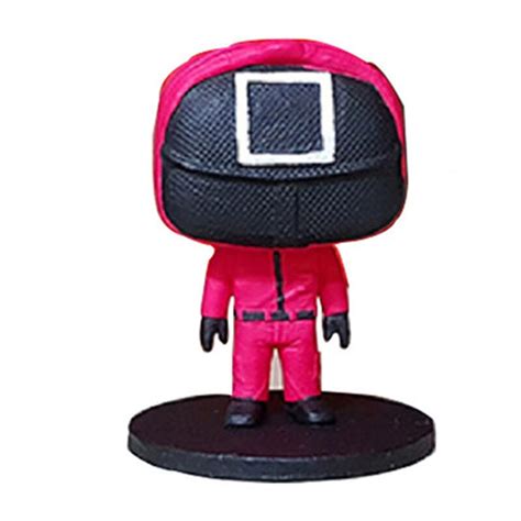 뜨거운 판매 오징어 게임 사랑스러운 재킷 남자 마스크 된 남자 인형 한국어 그림 수 지 동상 크리스마스 선물 할로윈 데스크탑 장식품 장난감 액션 And 장난감 피규어 1