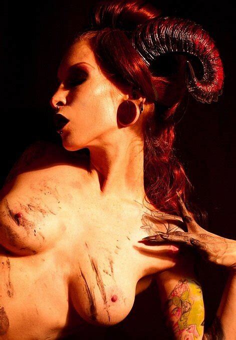 Nice Tits Body Art Babe Richardbordeaux