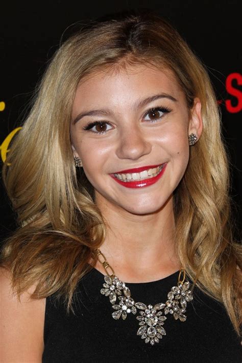 G Hannelius Wavy Honey Blonde All Over Highlights Hairstyle Steal Her Style