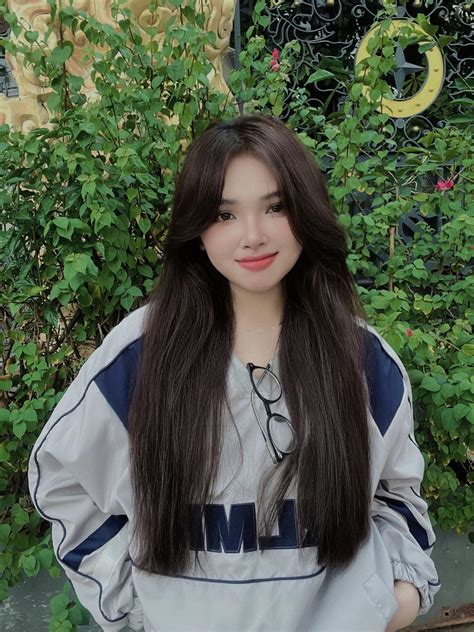 Sử Thị Thủy Tiên Added A New Photo Sử Thị Thủy Tiên