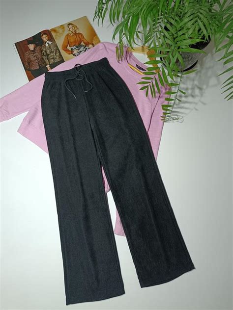 Вельветові штани — ціна 430 грн у каталозі Брюки Купити жіночі речі за доступною ціною на Шафі