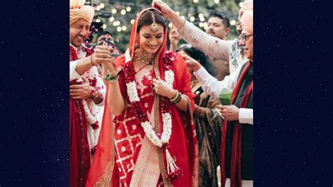 Bridal Sarees For Wedding इन बॉलीवुड एक्ट्रेसेस से लें ब्राइडल साड़ी की इंस्पिरेशन Bridal