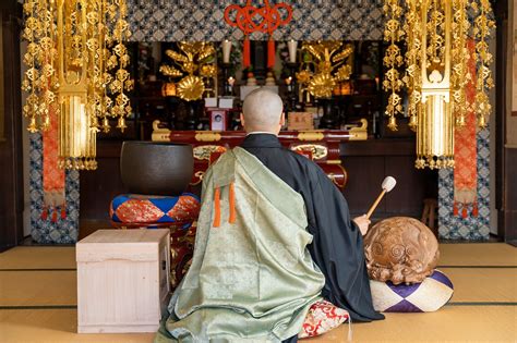 簡単で分かりやすい法衣と袈裟の違い読み方や色の違いも元塾講師が詳しく解説 Study Z