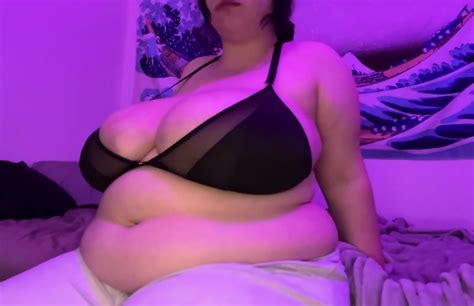 Mujer Gordita Tetona Comiendo Pastel Eporner