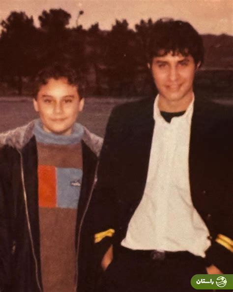 عکس جواد عزتی ۲۰ سال پیش در پشت صحنه سریال کمربند‌ها را محکم ببندیم