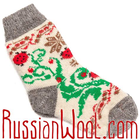 Женские шерстяные носки, белые с ягодками
