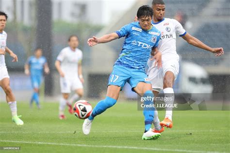 Yukihito Kajiya Of Blaublitz Akita And Derlan Of Oita Trinita Battle News Photo Getty Images
