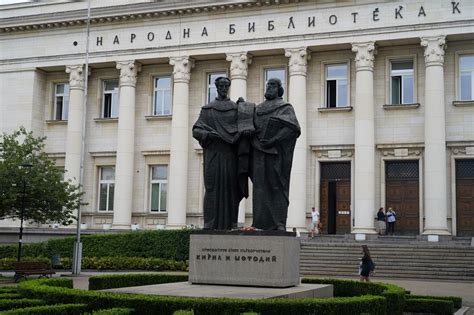 키릴 문자를 만든 키릴로스 형제의 동상 오마이포토