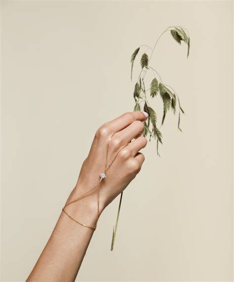 Fallen Star Hand Chain Sophie Lis