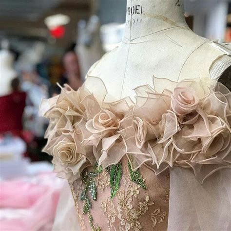 как шьют от кутюр Самодельные цветы из ткани Ткань Цветочный