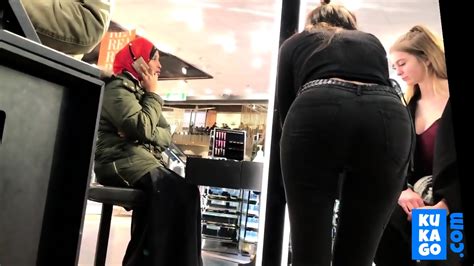 AMAZING BUSTY MILF TIGHT JEANS