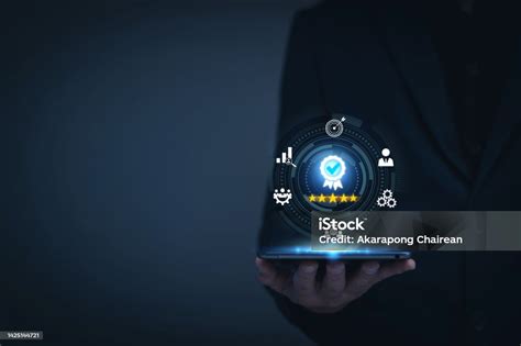 품질 보증 개념 비즈니스 사람들은 높은 품질 보증 마크 좋은 서비스 프리미엄 다섯 별 프리미엄 서비스 보증 우수한 서비스 높은 품질 비즈니스 우수성을 보여줍니다 개념에 대한