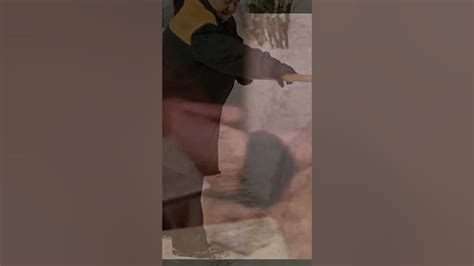 Женщина с лопатой Youtube