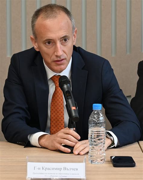 УНСС Красимир Вълчев председател на Комисията по образование и наука в НС изнесе публична