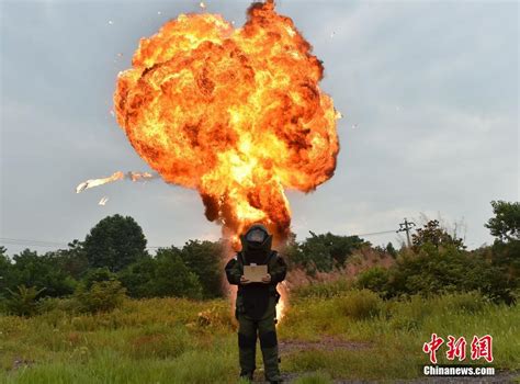 中国人民警察节特刊百变的保护神 3