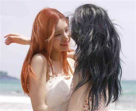 Pin By On Itzy Itzy Girlfriend Kpop Beauty