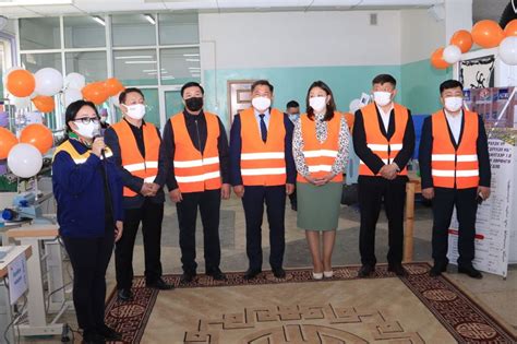 Политехникийн коллеж ноос боловсруулах болон нэхмэл сүлжмэлийн тоног төхөөрөмжтэй боллоо