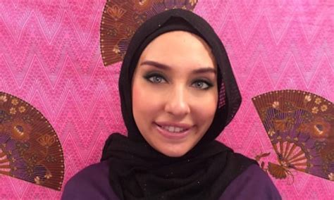 Zarina Anjoulie Dedah Suami Selebriti Goda Dirinya