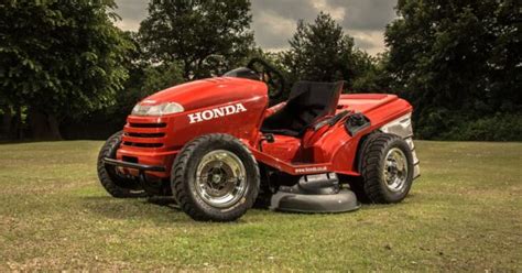 Hondas Insane 130 Mph Mean Mower Is The Fastest Lawnmower Ever Maxim