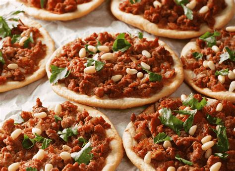 Lebanese Sfeeha Meat Pie Delishglobe