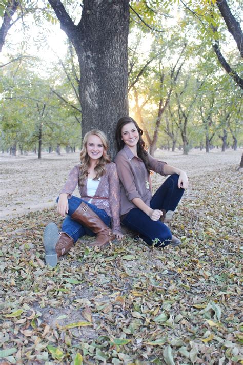Fall Picture Ideas For Sisters Sisters Fall Photo Shoot Senior