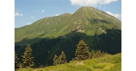 Мъж падна в дере спасиха го пожарникари