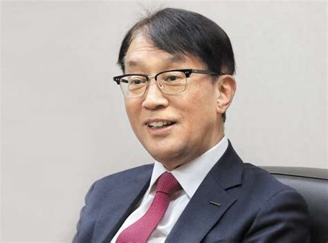 “돈 없는 대학들이 세계 경쟁… 영양실조 선수 월드컵 뛰라는 것”