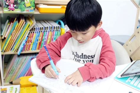 유치원어린이선물 유아 연필교정기 글씨교정기학용품 바른 연필잡는법 네이버 블로그