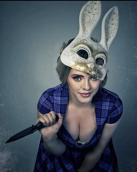 Kirsten Riaa Scrolller