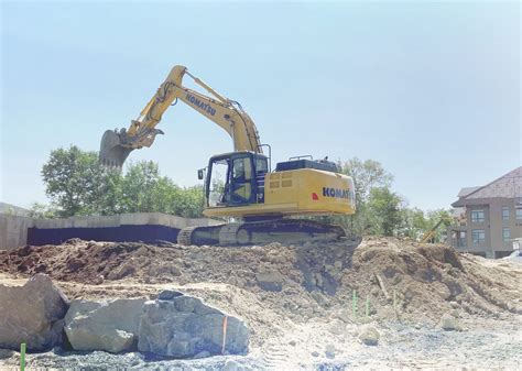 Opérateur et opératrice de pelles mécaniques CSD construction