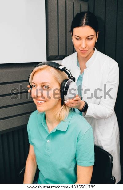 1 160 Adult Hearing Testing Images Stock Photos Vectors Shutterstock