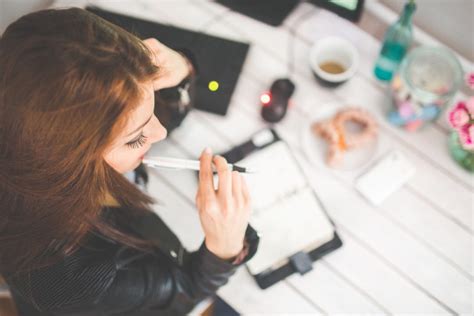 10 Really Good Ways To Stay Focused While Working From Home Subtle