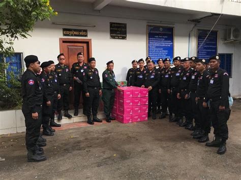 នគរបាលខណ្ឌឫស្សីកែវទទួលអំណោយពីលោកឧត្តមសេនីយ៍ឯក ស ថេត អគ្គស្នងការរង