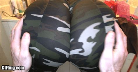 Phat Ass Twerking In Yoga Pants Bug