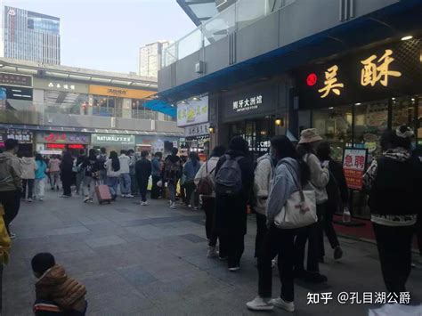 南昌魅力街区周末红谷滩金街美女如期云集 知乎