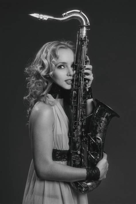 무료 이미지 소녀 초상화 복고풍의 얼굴 아름다운 보기 사진관 단색화 기부하다 피부 관절 말뿐인 턱 헤어 스타일 어깨 입 속눈썹 화이트