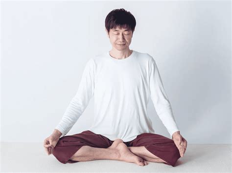コロナ時代に「心を強くする」ヨガの瞑想とマインドフルネス｜瞑想で安定かつ快適に座るヒント ヨガジャーナルオンライン