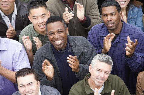 众人欢呼鼓掌大群人示范热情男士快乐人群服装公开休闲女性高清图片下载 正版图片321837544 摄图网
