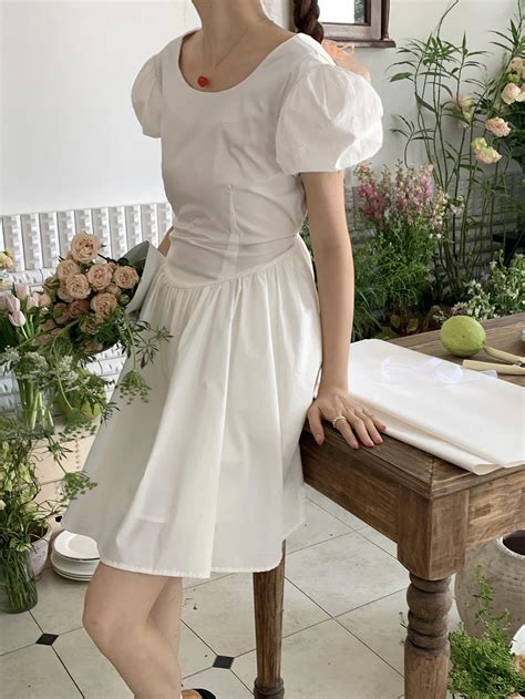 베이지하루 화이트 미니 드레스 원피스 유넥 반팔 셔링 퍼프 주름 봄 여름 결혼식 피로연 하객룩 상견례 엄마돌잔치 셀프웨딩 스몰웨딩 20대 30대 40대 여성 여자 레이디