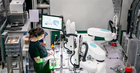 Danfoss Automates Valve Assembly With 3 Two Armed Cobots