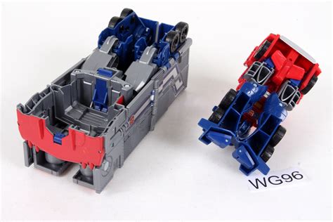 Complete Transformers® Generations Power Of The Primes Leader Class Evolution Optimus Prime