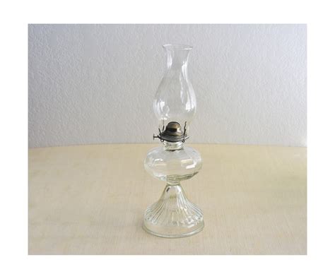 Vintageelegantpressed Glassqueen Annekaadan Ltdhurricaneoil Lamp